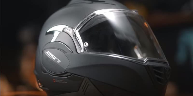 5 Best Flip-Up Helmets Under $200 With One That Stands Out